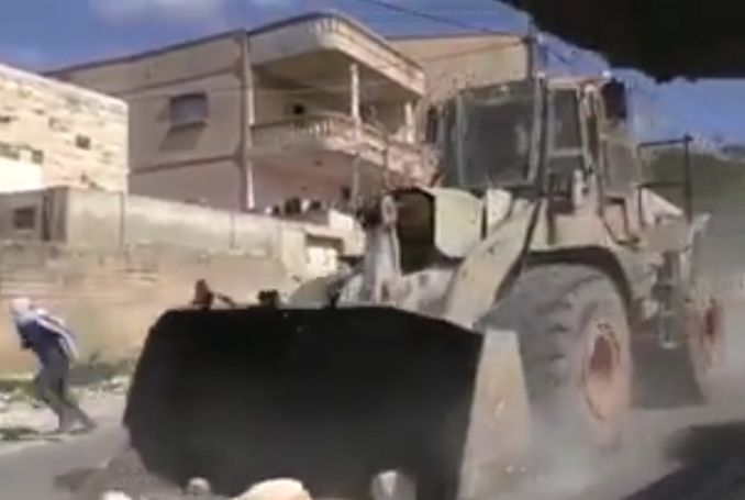 Israeli Forces Injure Palestinian Child, Journalist in Bulldozer Attack ...