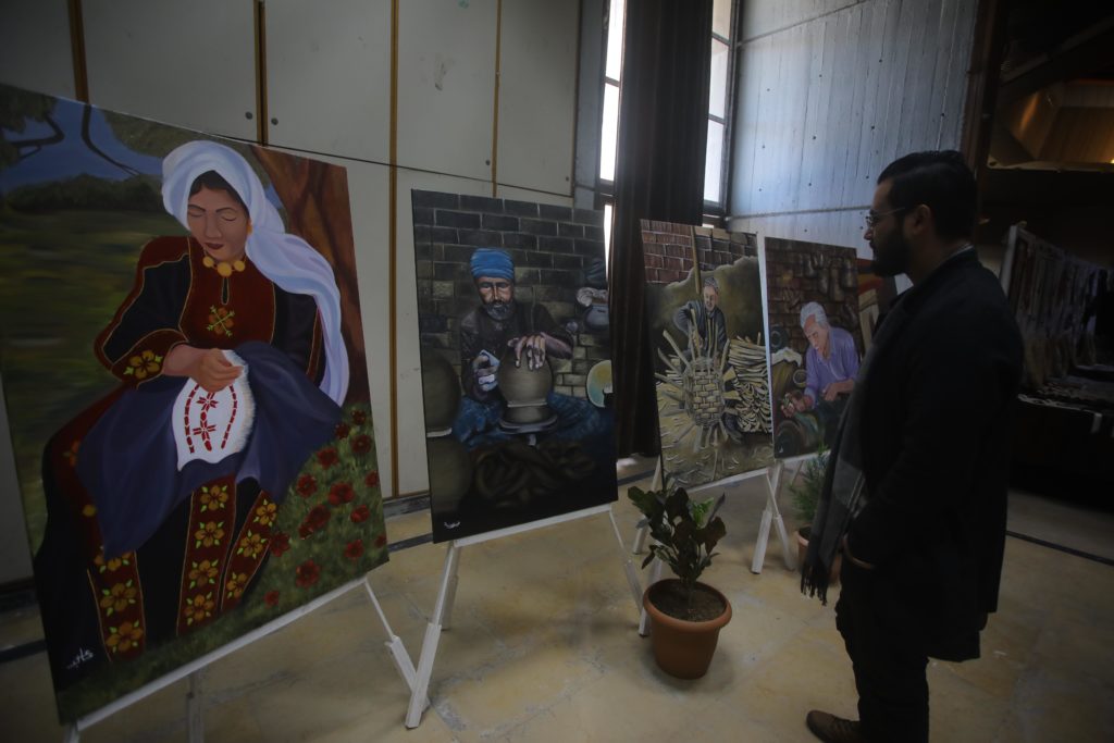 IN PHOTOS: 45 Palestinian Women and Their Art - Palestine Chronicle