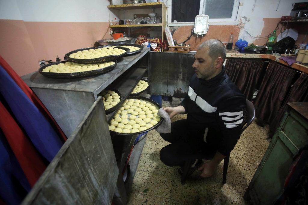 In Photos: Meet Miassar and Learn How to Make Palestinian Ka’ak for Eid ...