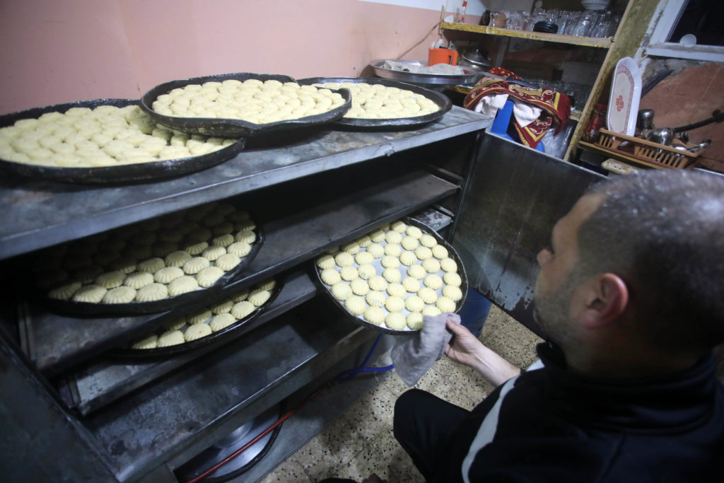 In Photos: Meet Miassar and Learn How to Make Palestinian Ka’ak for Eid ...