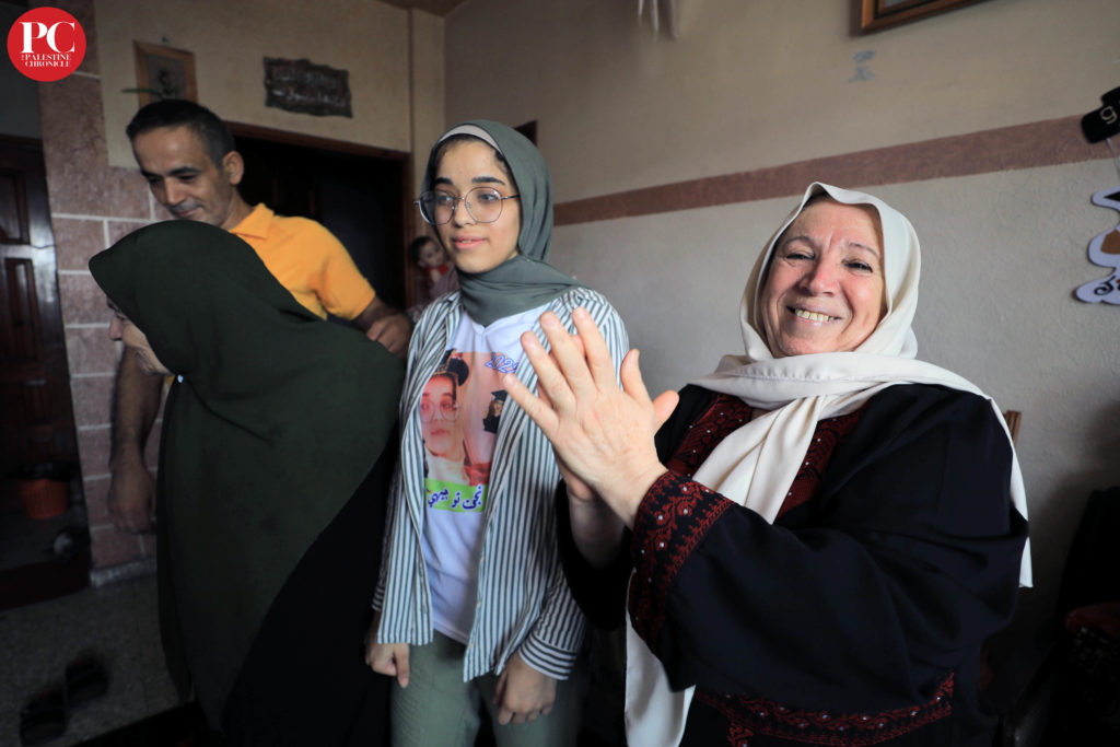 Heartwarming Photos of Palestinian High School Students Celebrating ...
