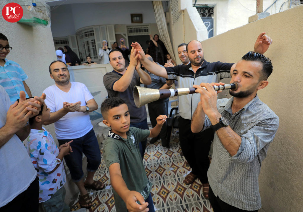 Heartwarming Photos of Palestinian High School Students Celebrating ...