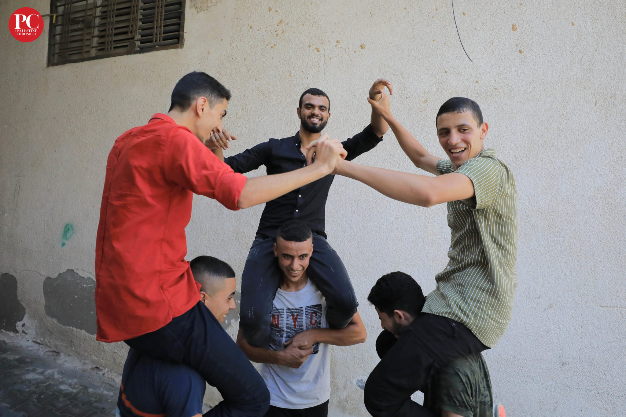 Heartwarming Photos of Palestinian High School Students Celebrating ...