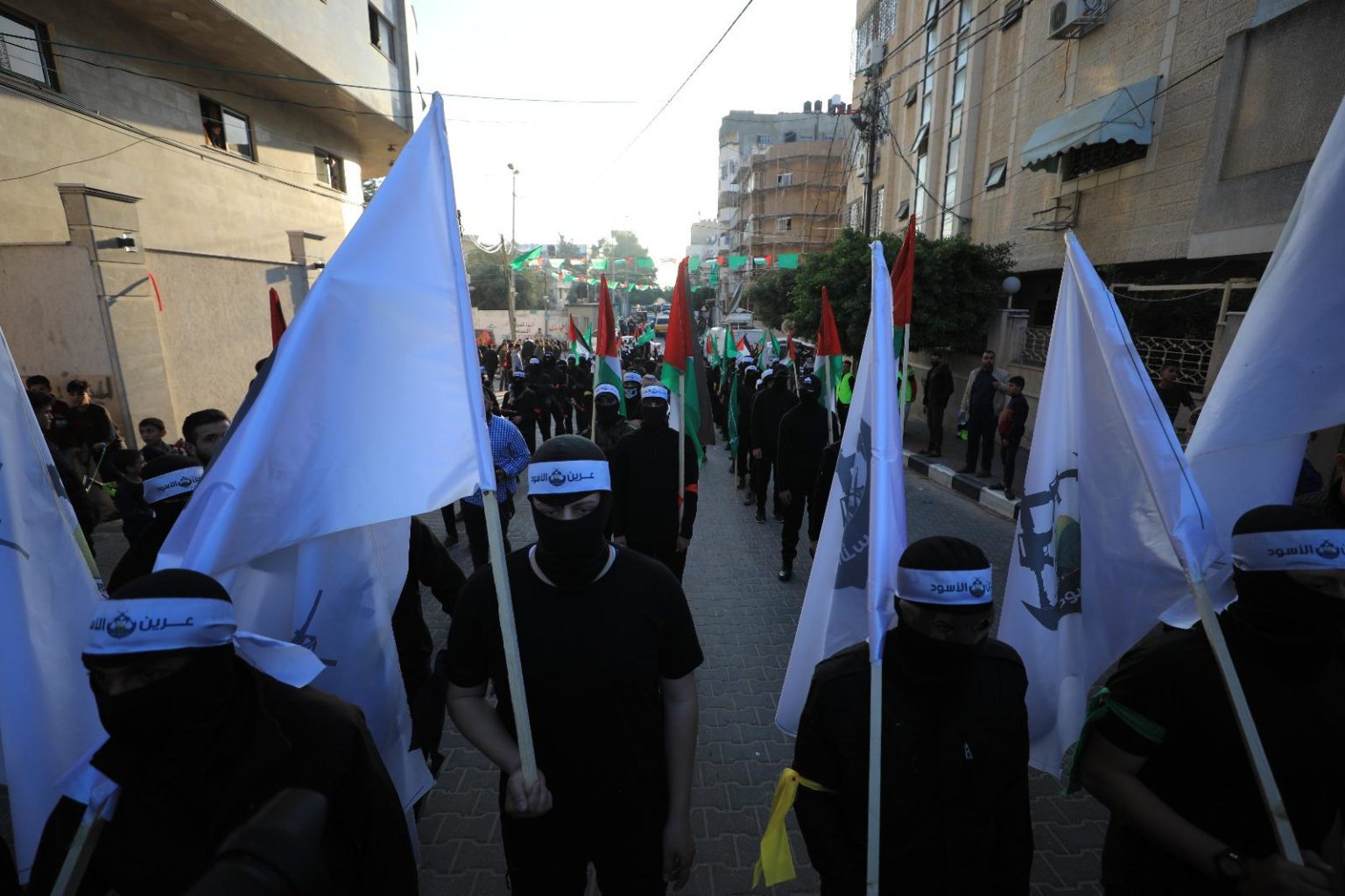 Hamas Fighters Wear ‘Lions Den’ Insignias in Gaza Parade - Palestine ...