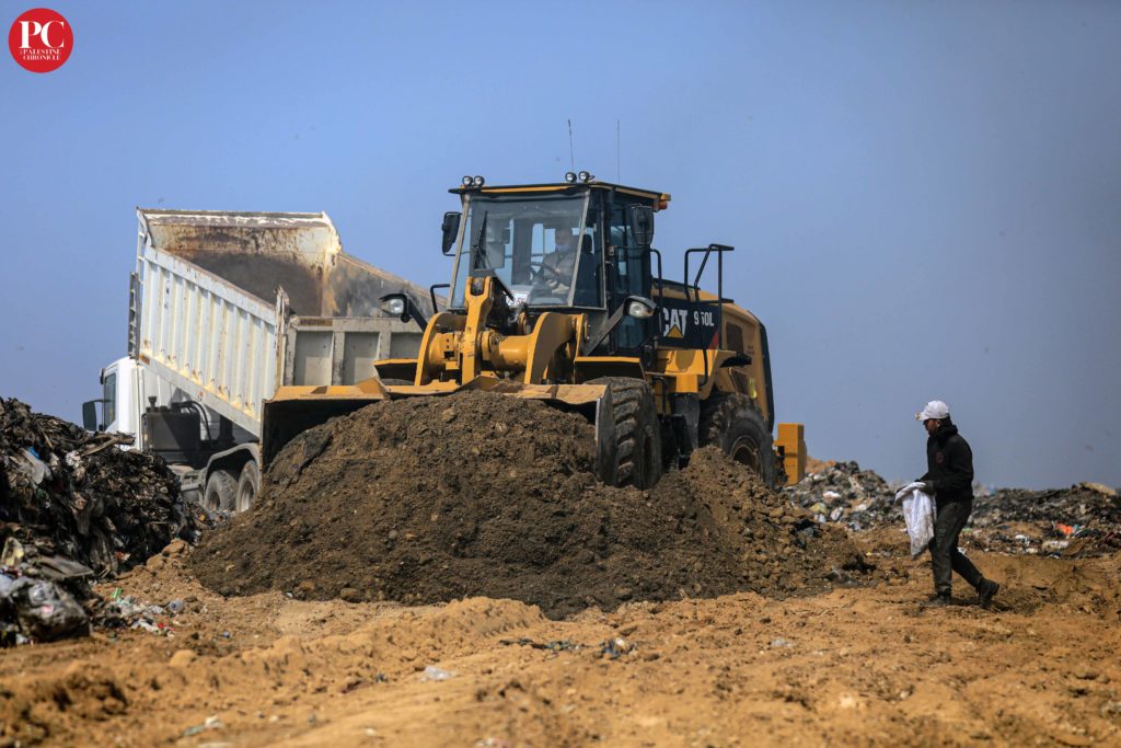 IN PHOTOS: Palestinian Firefighters Battle Massive Blaze in Besieged ...