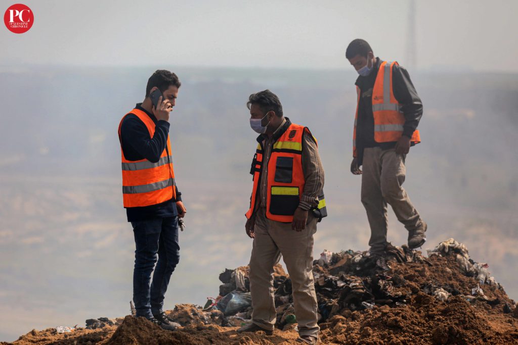IN PHOTOS: Palestinian Firefighters Battle Massive Blaze in Besieged ...