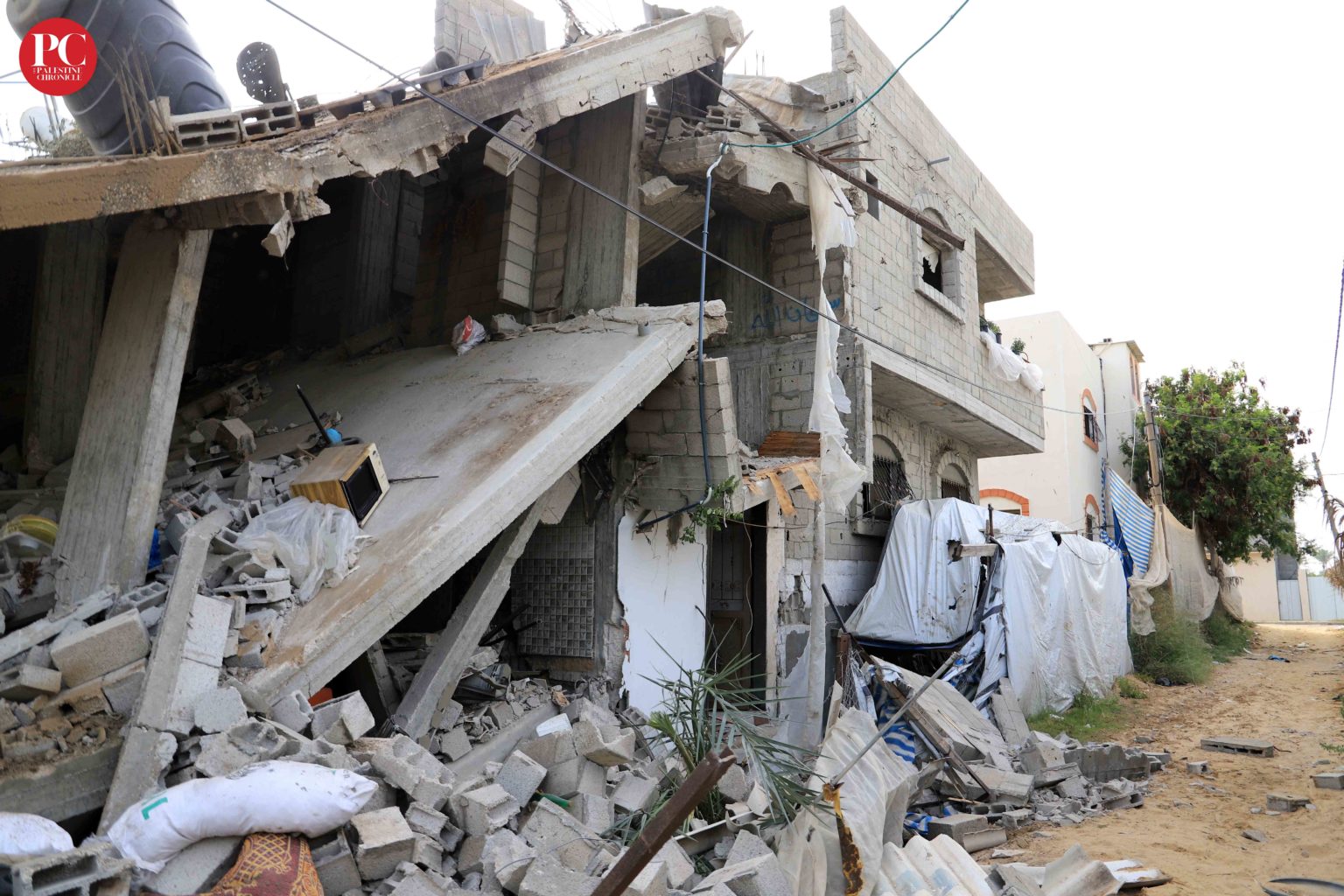 Lives Ruined: Photos of Palestinians and Their Destroyed Homes in the ...