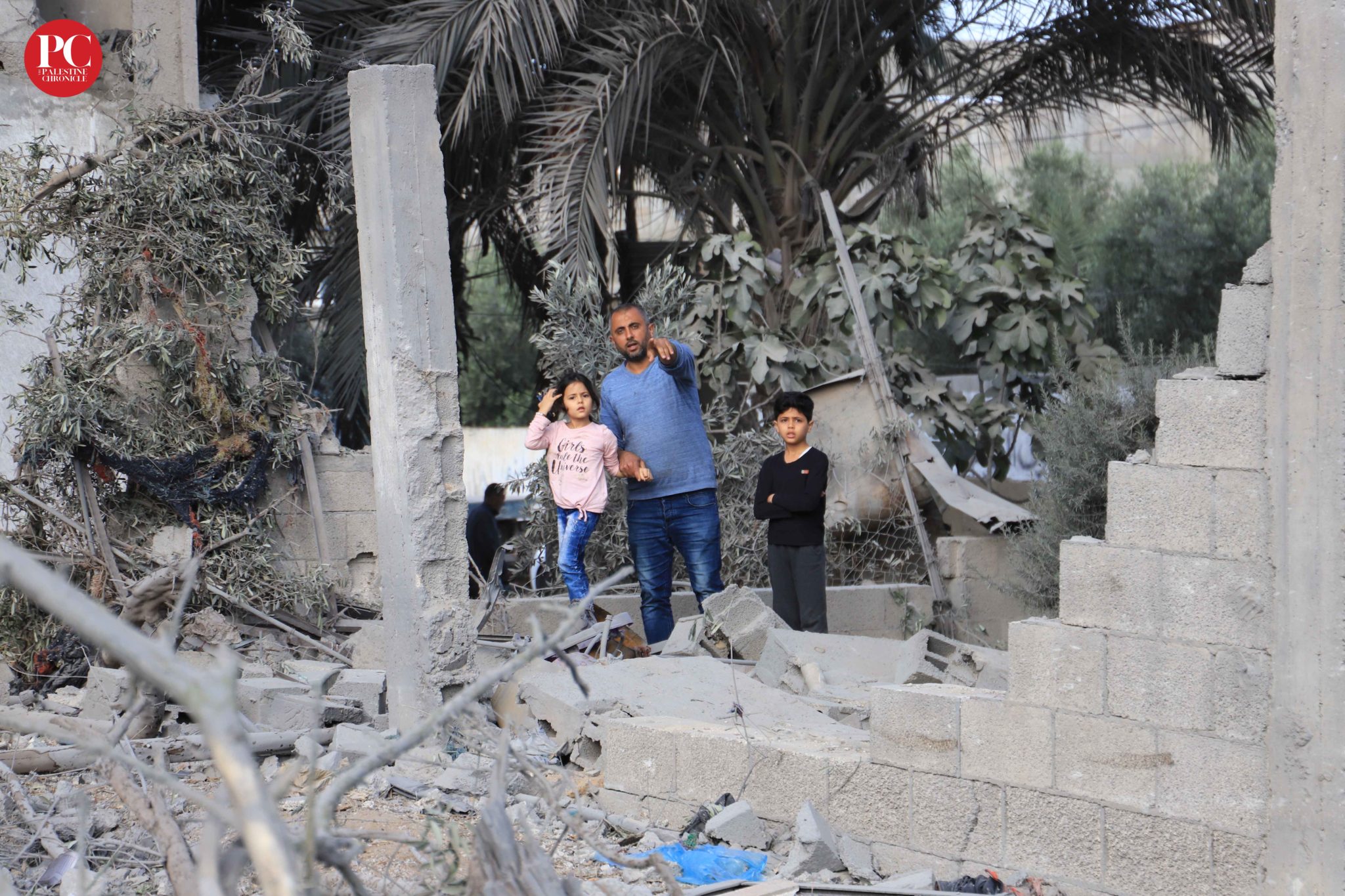 Lives Ruined: Photos of Palestinians and Their Destroyed Homes in the ...