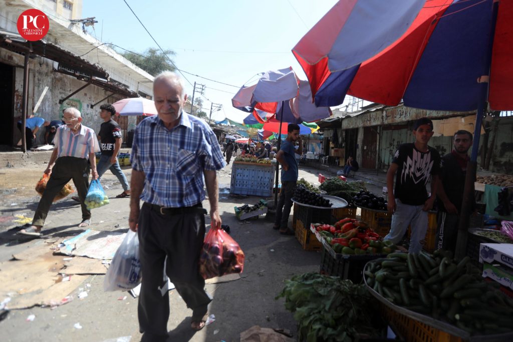 Calling for Customers in Empty Market: Gaza Street Vendors Struggle ...