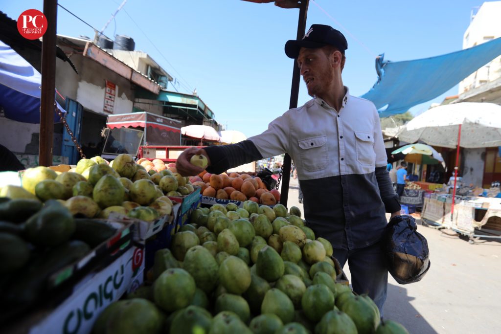 Calling for Customers in Empty Market: Gaza Street Vendors Struggle ...