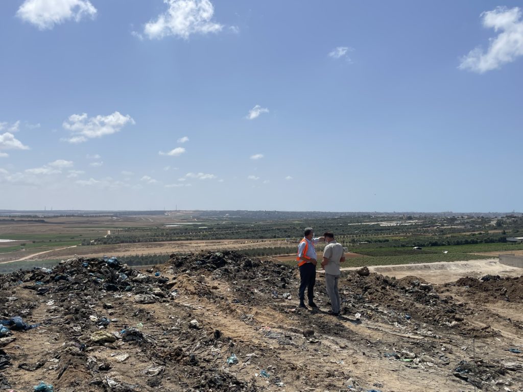 Palestinian Firefighters Battle Massive Fire in Gaza - In Photos ...