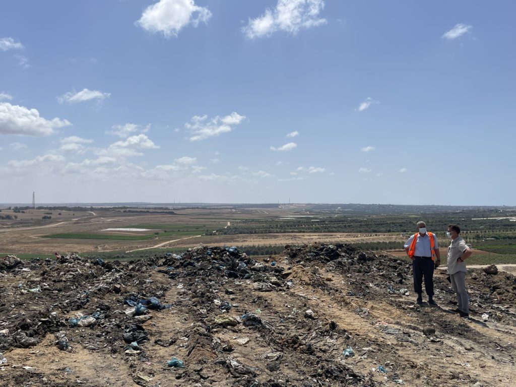 Palestinian Firefighters Battle Massive Fire in Gaza - In Photos ...