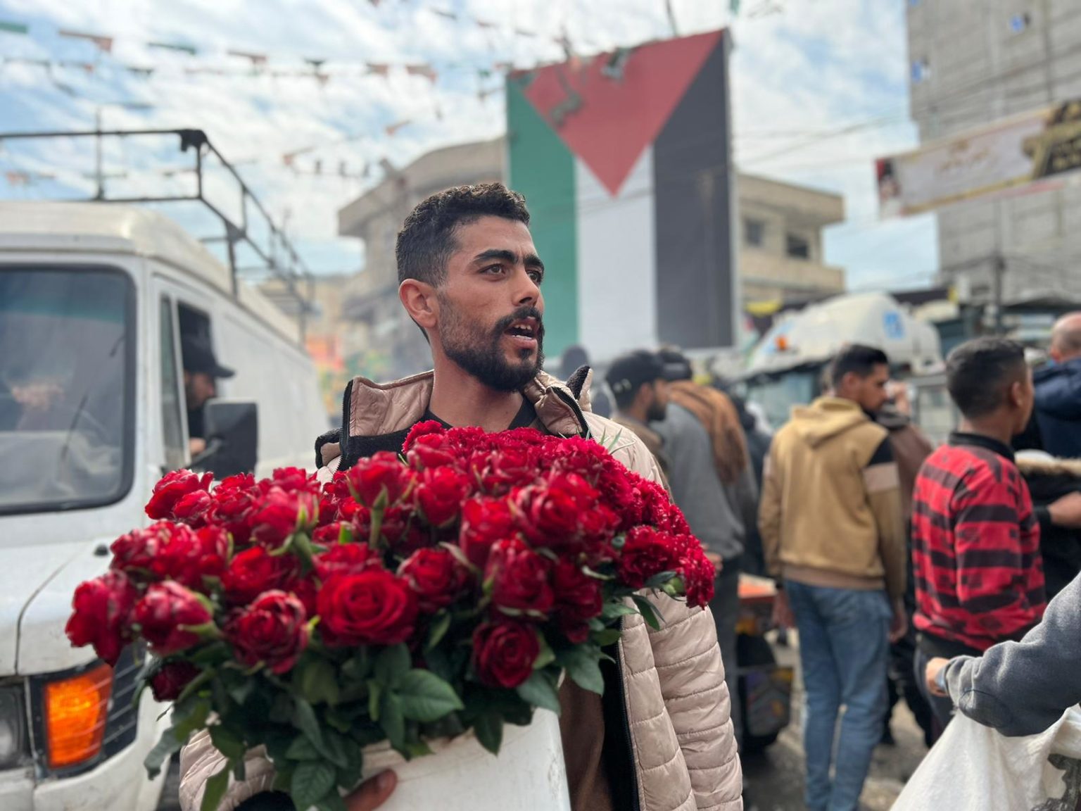 Hope amid Ashes - The Rose Salesman of Gaza (PHOTOS) - Palestine Chronicle
