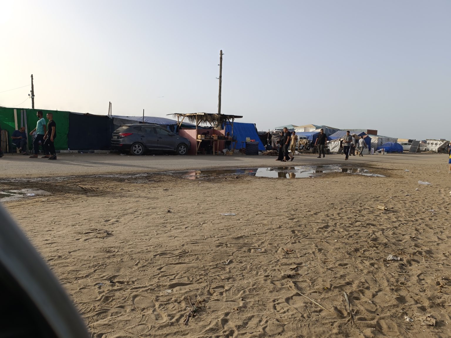 War, Heat and Insects - This is What Life in a Gaza Tent Looks Like ...