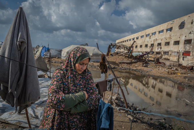 Israeli Strikes Injure Displaced Palestinians as Gaza’s Winter Shelter ...